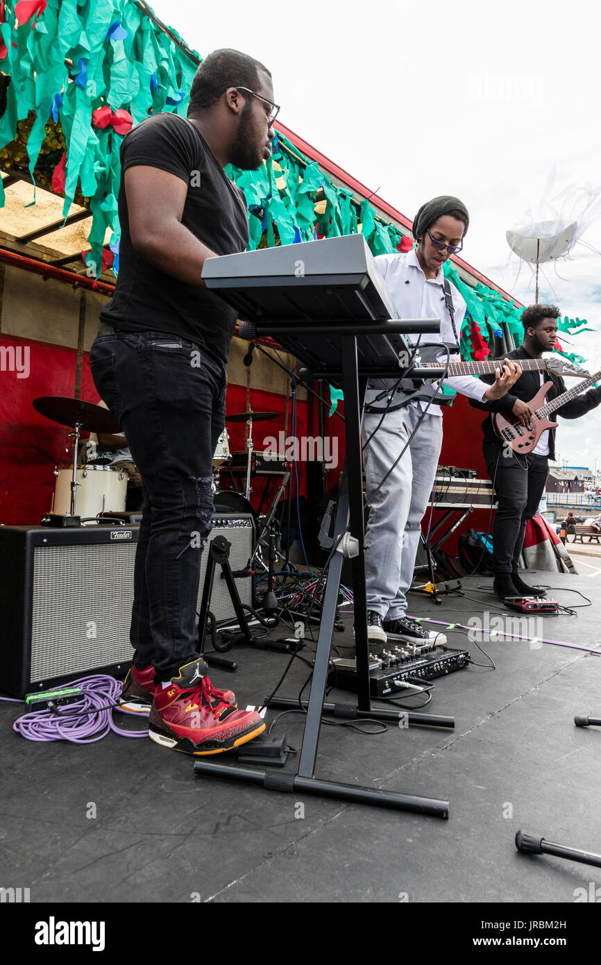 Sound check band hi-res stock photography and images - Alamy