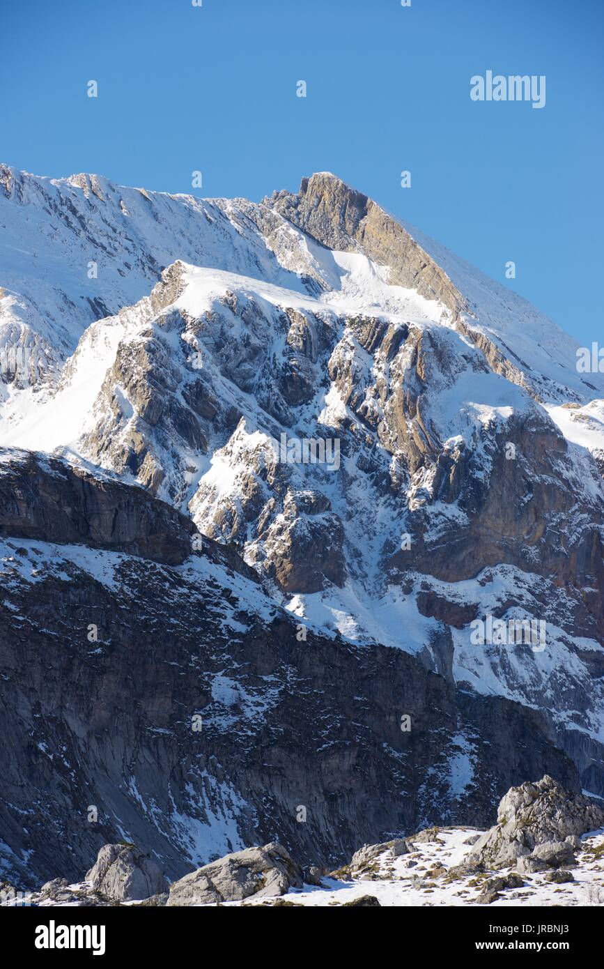 Snowy peak in Candanchu, Canfranc Valley, Aragon, Huesca, Spain Stock ...