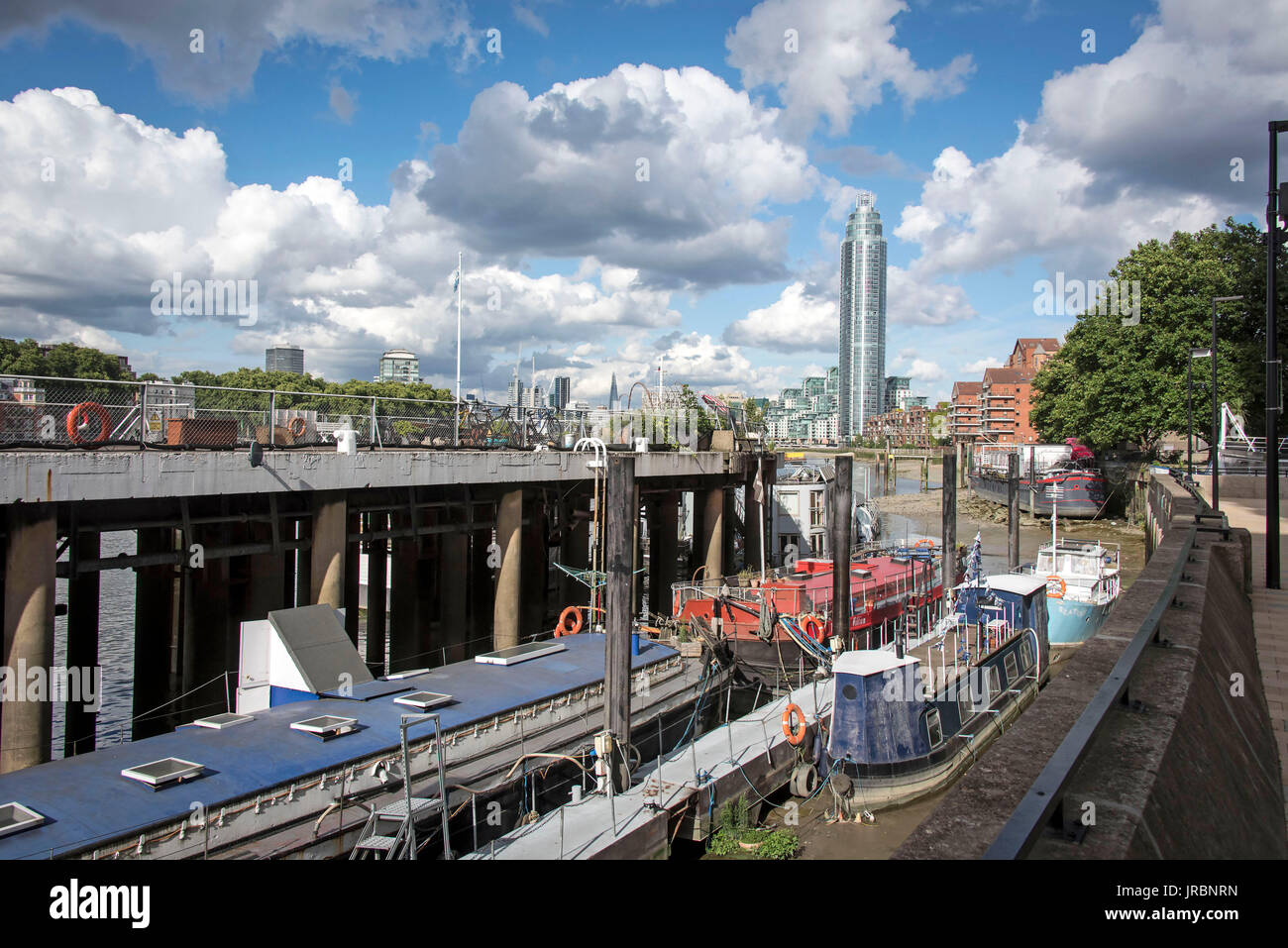 View Towards Vauxhall Bridge Stock Photo - Alamy
