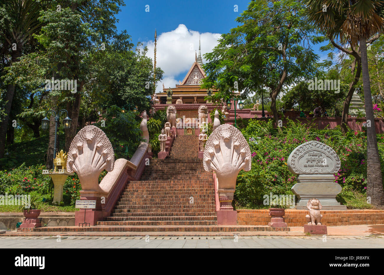 Wat Phnom in Phnom Penh, Cambodia Stock Photo - Alamy