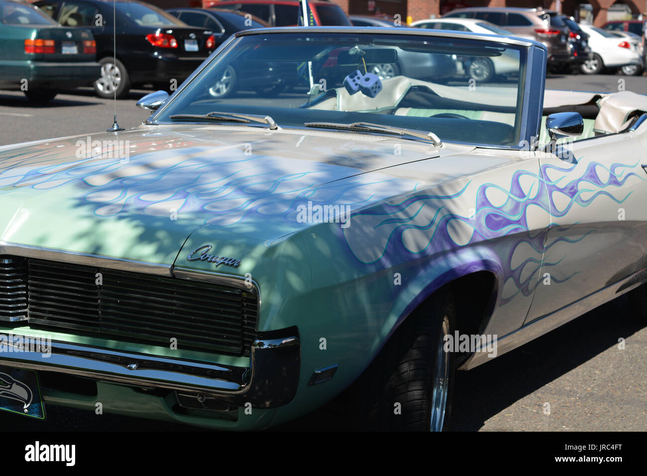 Light blue vintage cars hi-res stock photography and images - Alamy