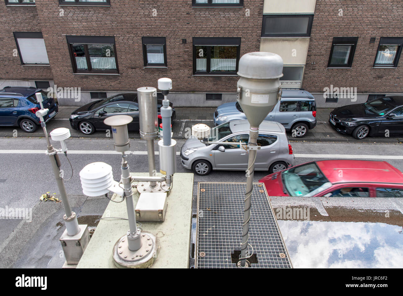 State Air measuring station, to check the air quality, on an inner city ...