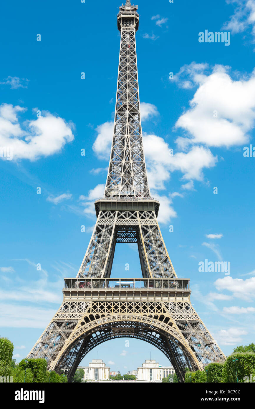 Eiffel tower, Tour Eiffel: symbol of paris, with its steel structure ...