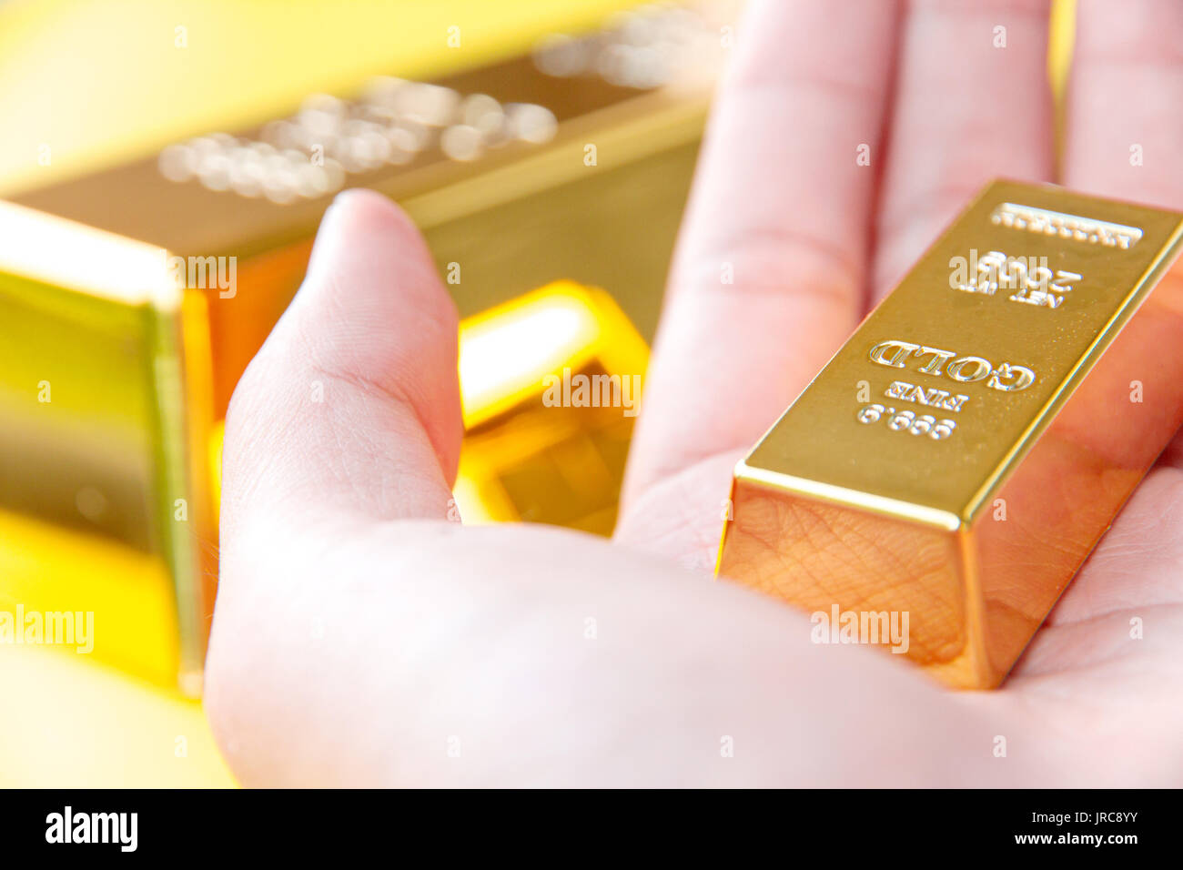 Hand hold gold bars Stock Photo - Alamy