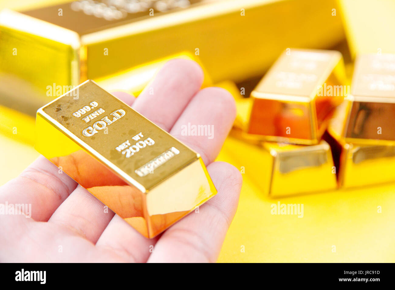 Hand hold gold bars Stock Photo - Alamy