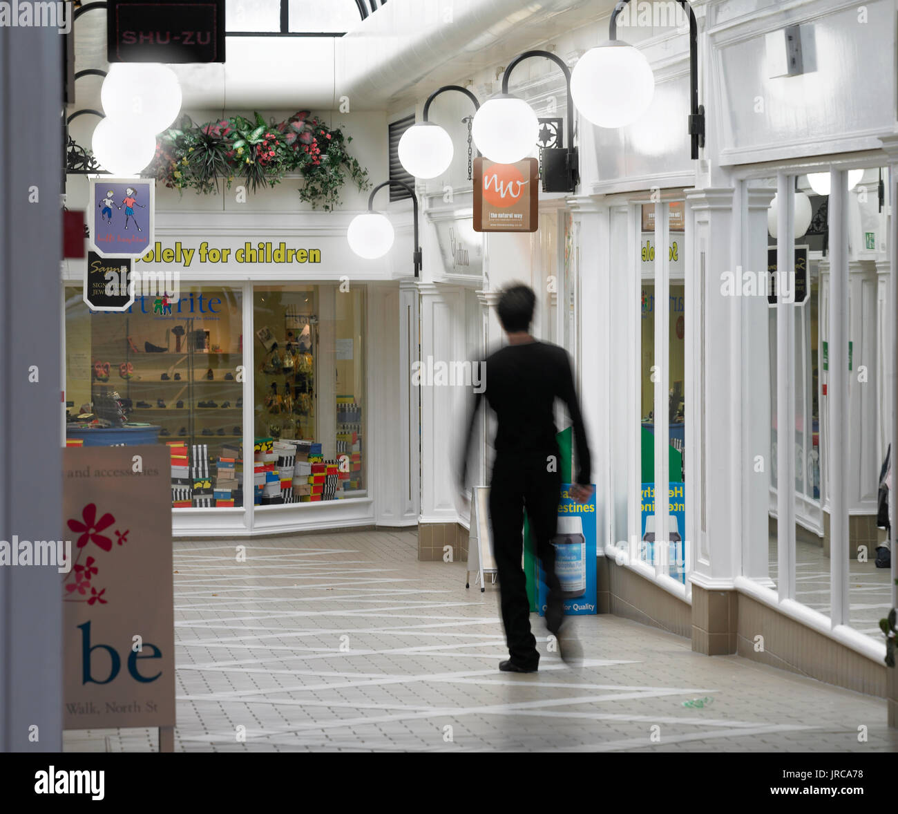 Shopping centre corridor Stock Photo - Alamy