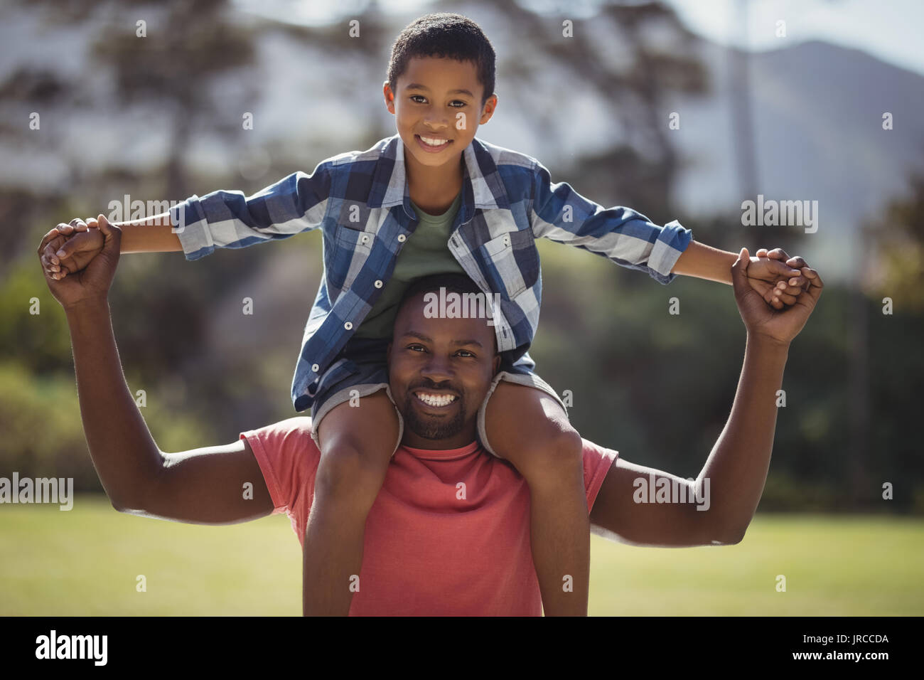 Happy father carrying son on shoulders hi-res stock photography and ...
