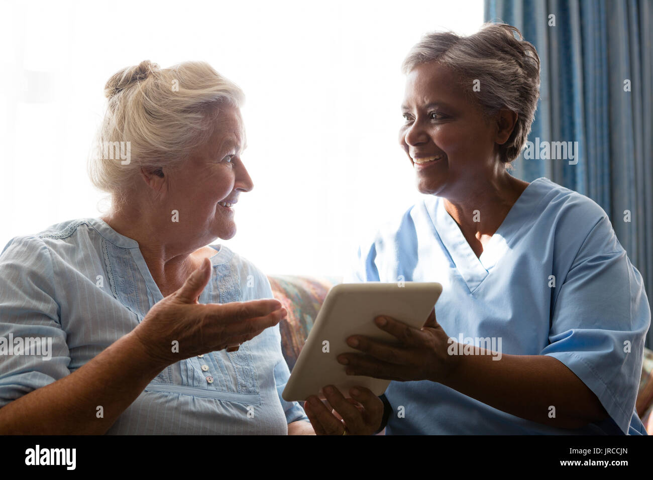 Female doctor and patient laughing hi-res stock photography and images ...