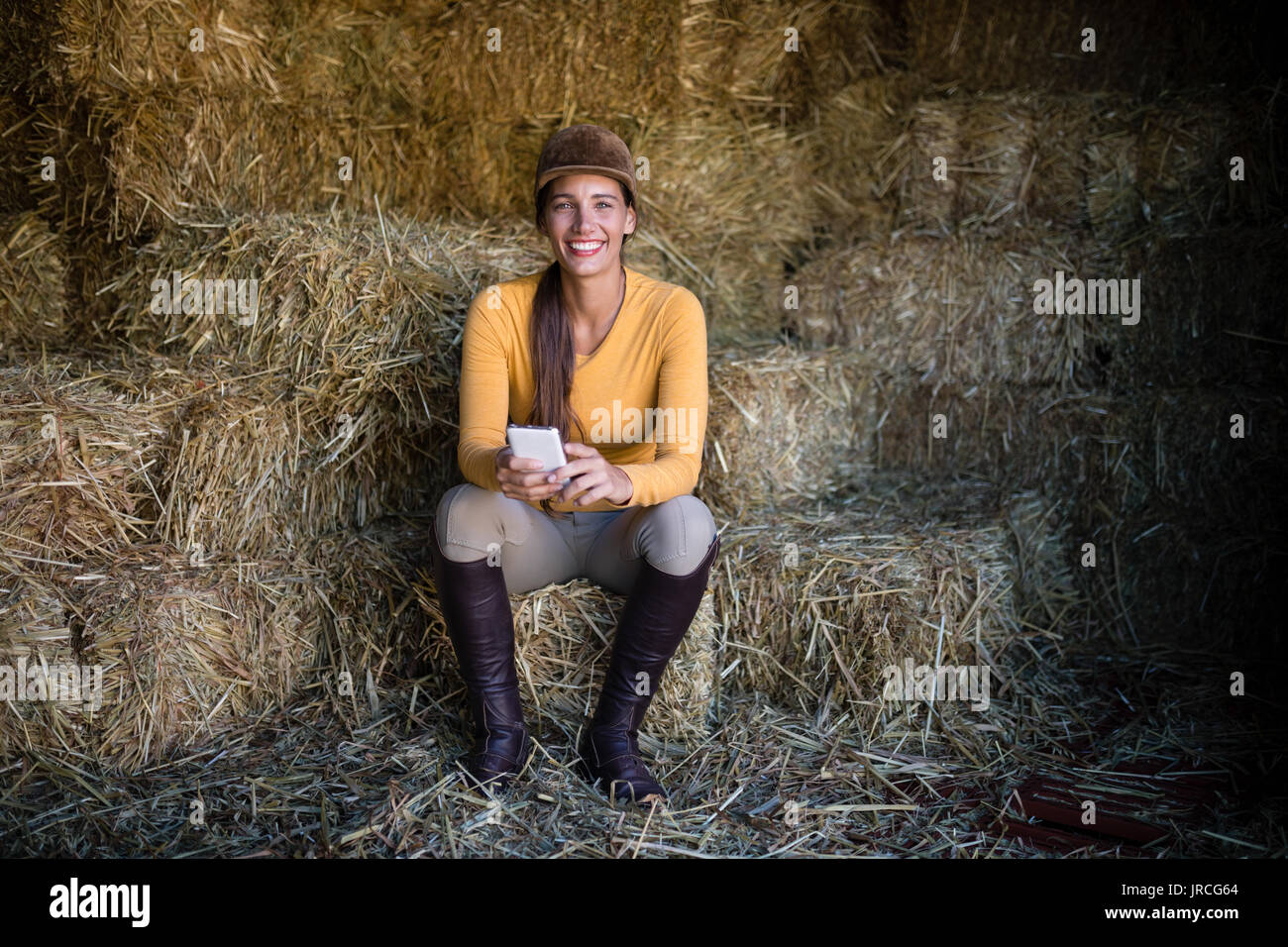 Female sitting on hay hi-res stock photography and images - Alamy