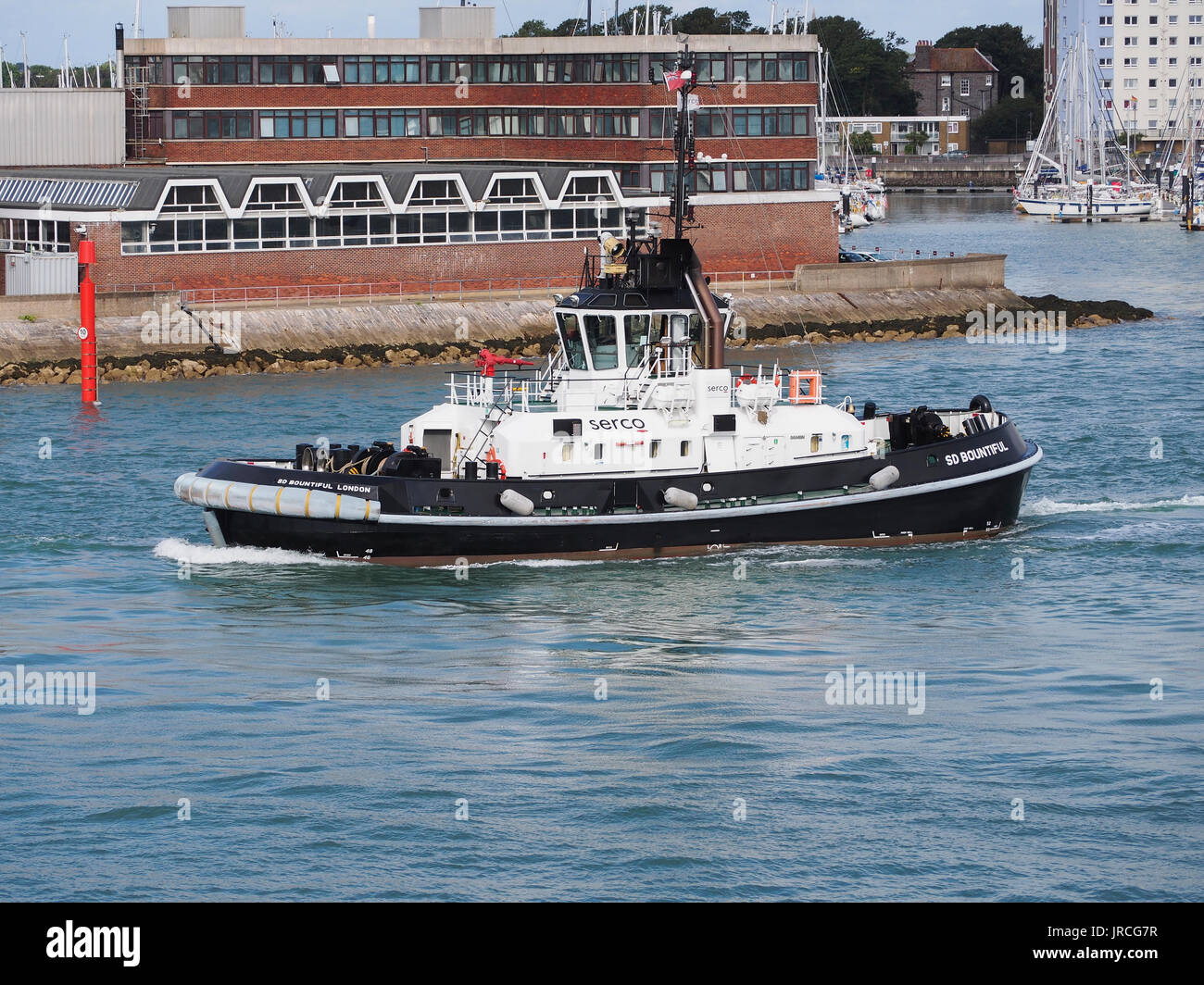 The Tug Boat SD Bountiful enters Portsmouth Harbour Stock Photo - Alamy