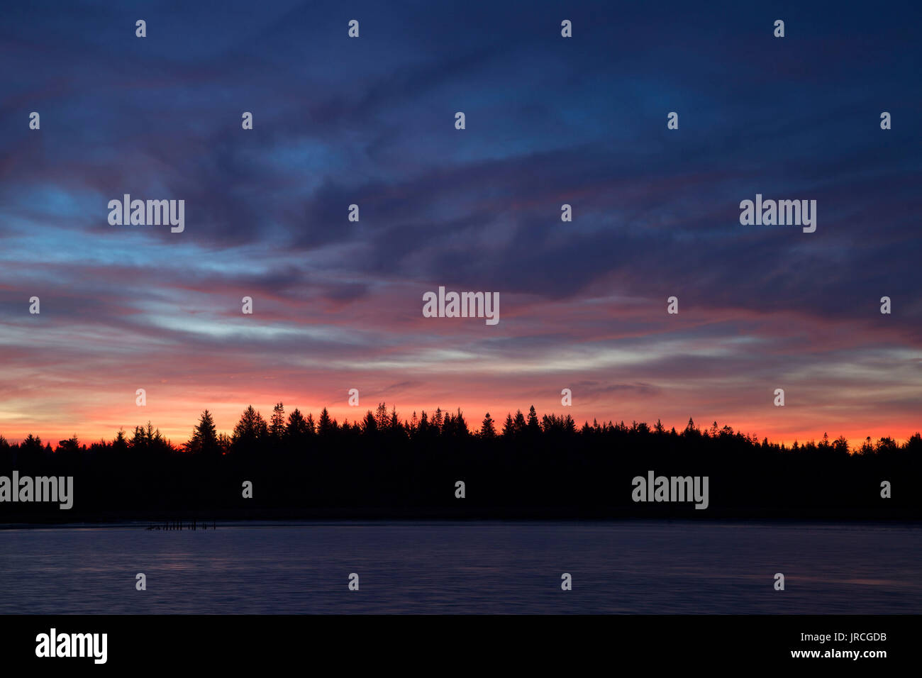 Dawn over bay beach hi-res stock photography and images - Alamy
