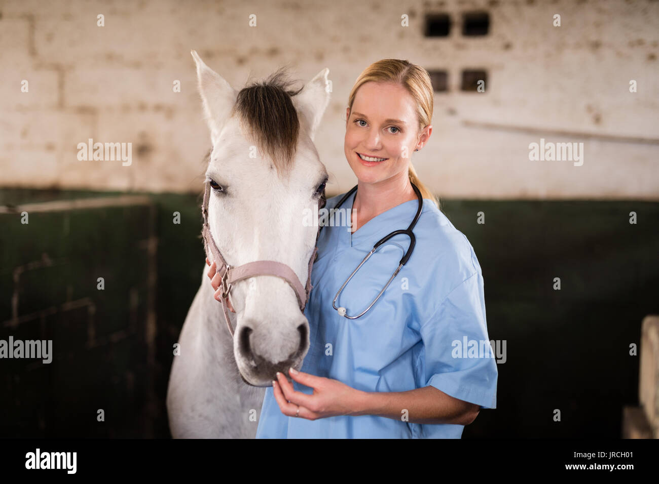 Portrait female vet checking hi-res stock photography and images - Alamy