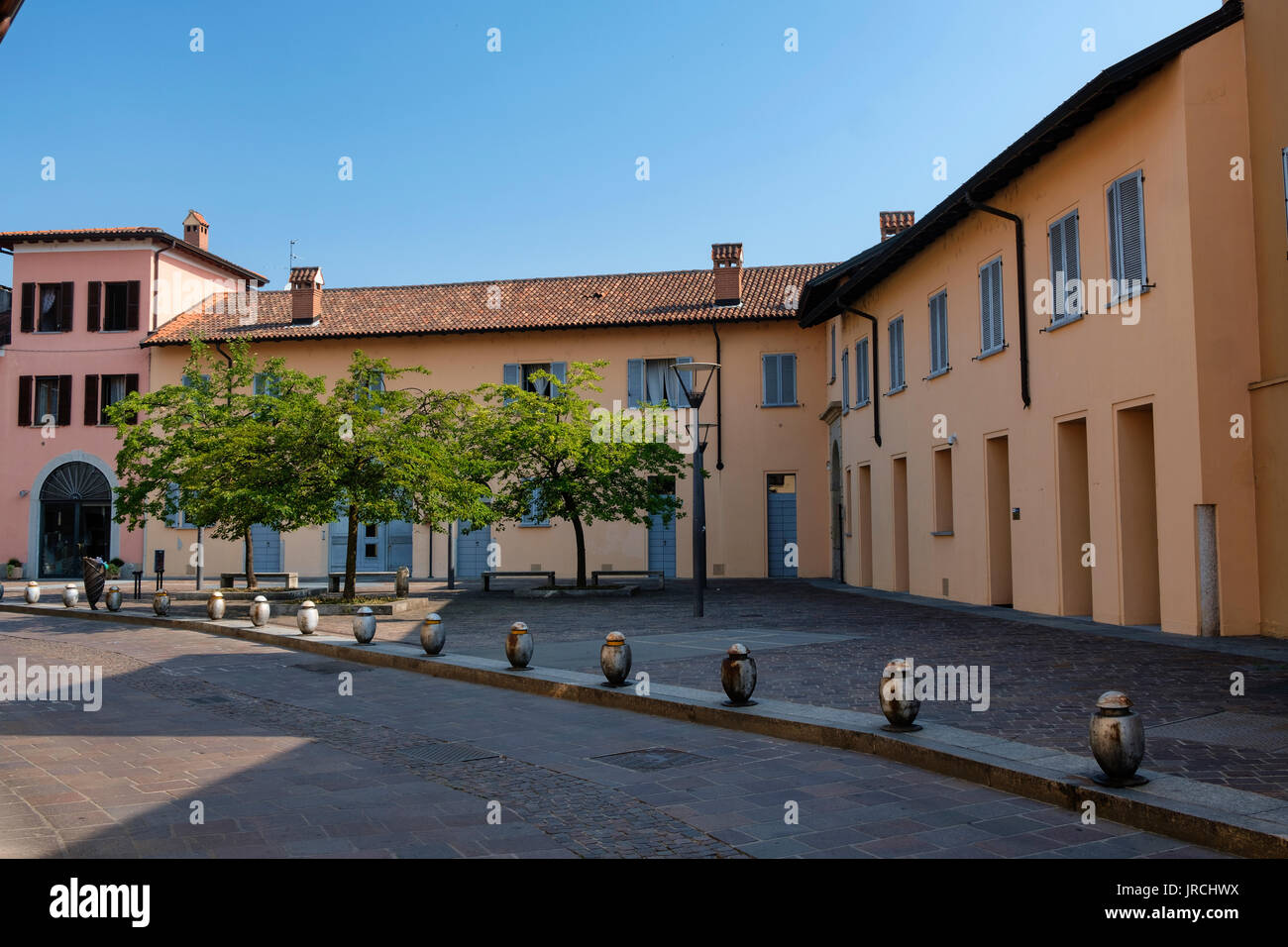 Cernusco sul Naviglio (Milan, Lombardy, Italy): exterior of old typical ...
