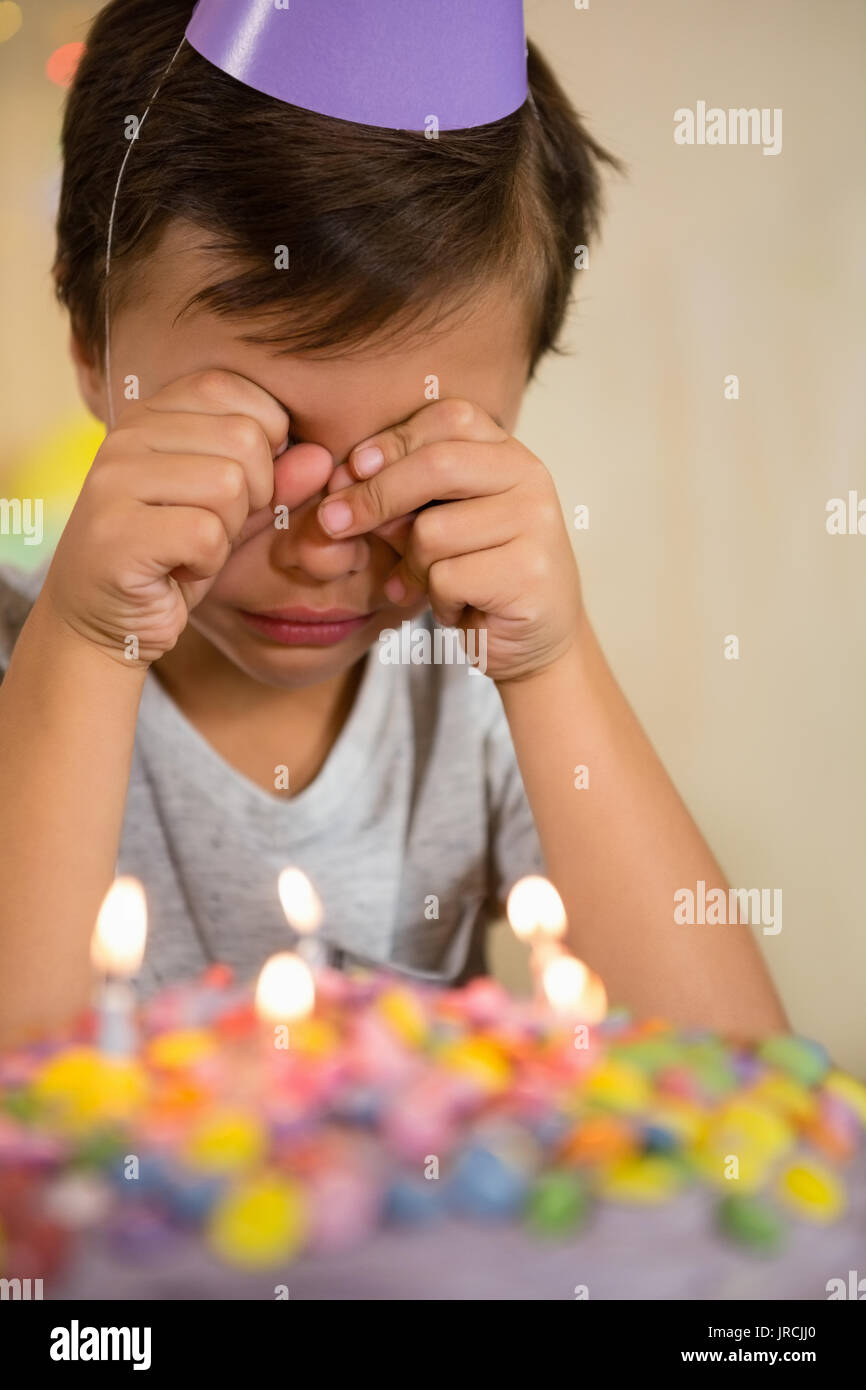 Party birthday crying hi-res stock photography and images - Alamy
