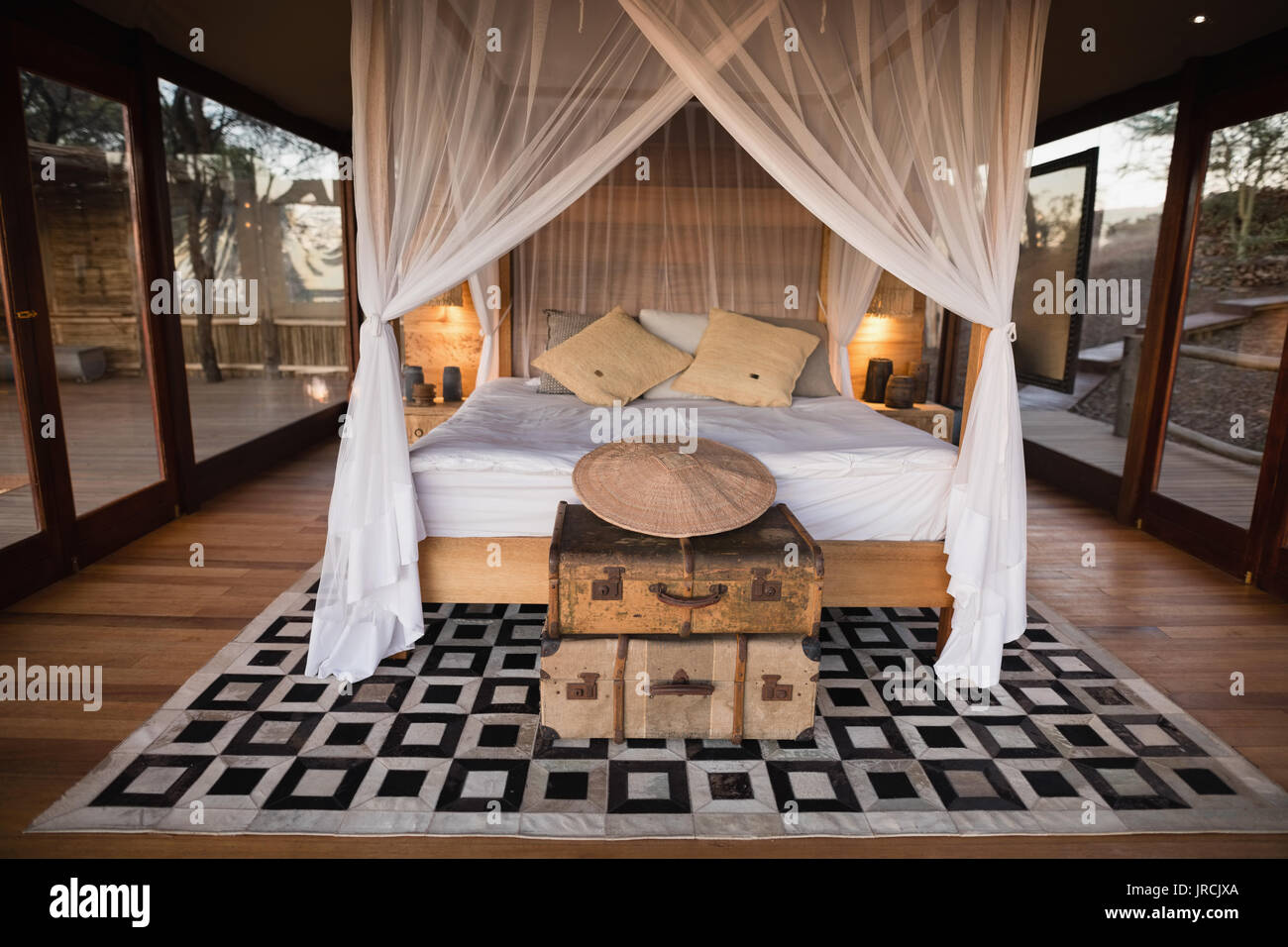 View of empty canopy bed Stock Photo - Alamy