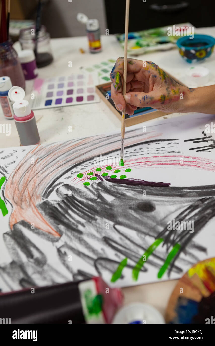 Hand of woman drawing on paper in drawing class Stock Photo - Alamy