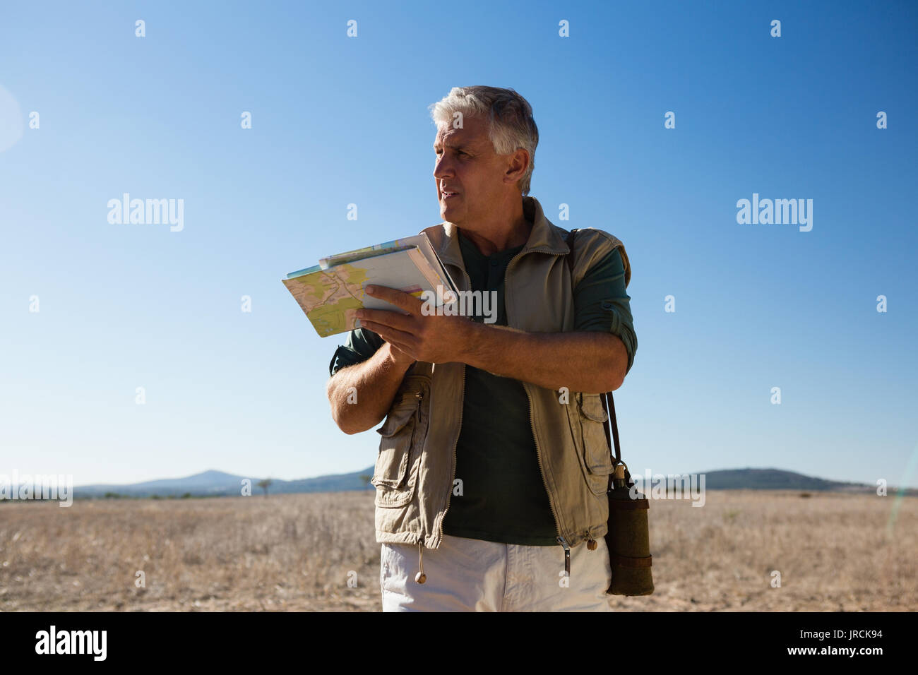 Standing around map hi-res stock photography and images - Alamy