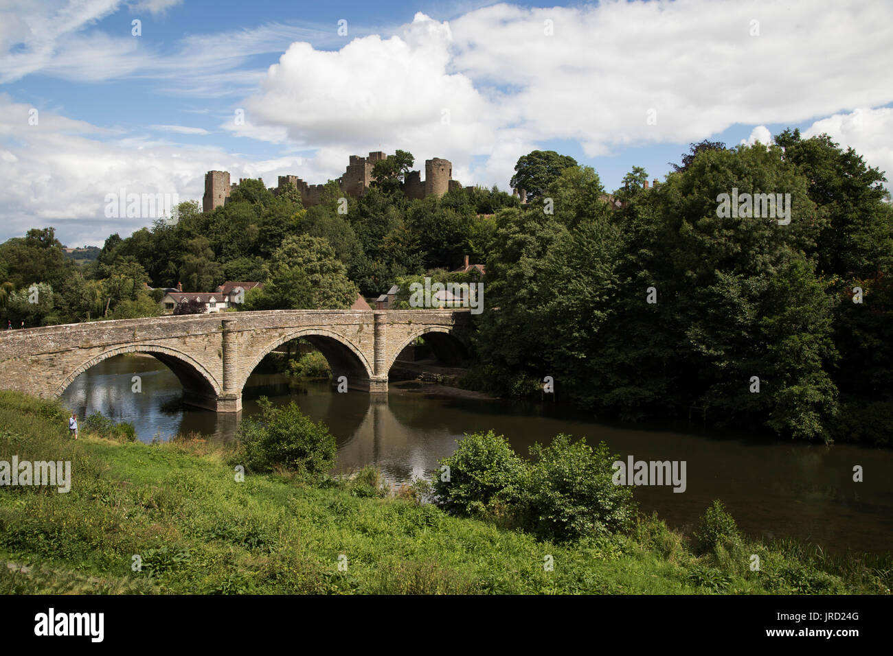 Centred bridge hi-res stock photography and images - Alamy