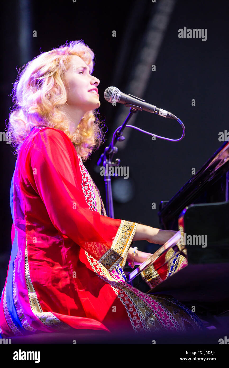 Musician nellie mckay hi-res stock photography and images - Alamy