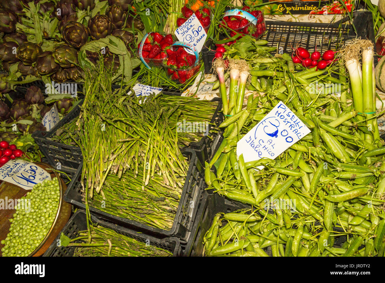 Array of vegetables hi-res stock photography and images - Alamy