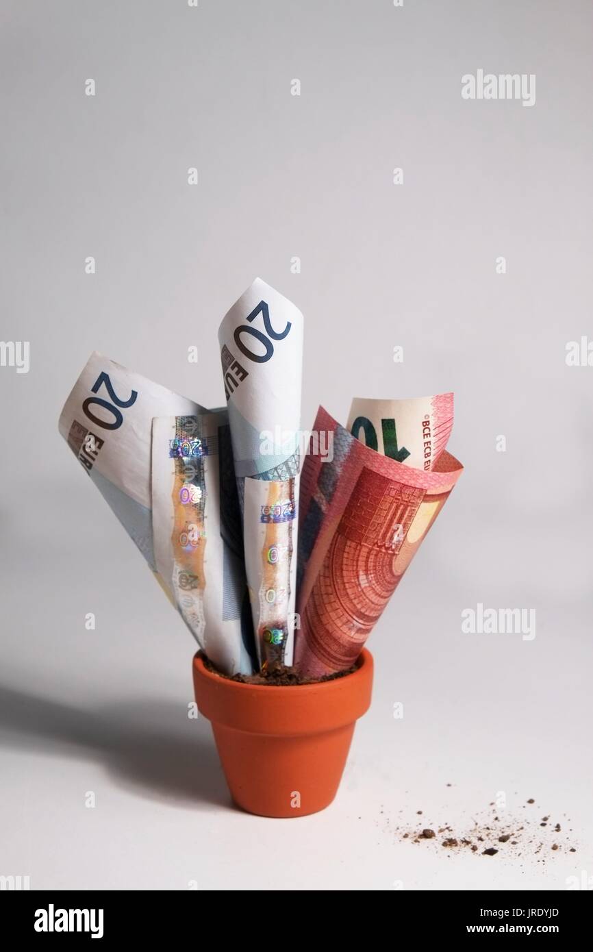 Clay saving pot hi-res stock photography and images - Alamy