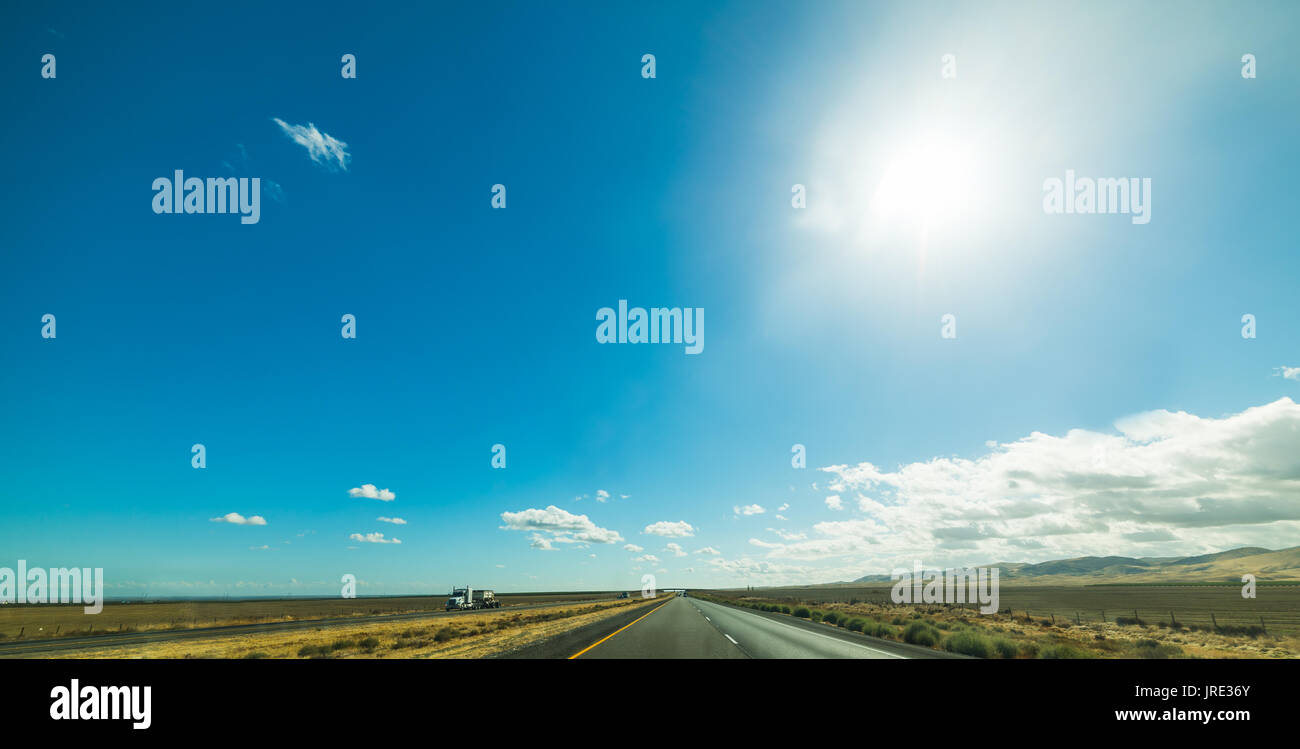 Truck interstate highway 5 hi-res stock photography and images - Alamy