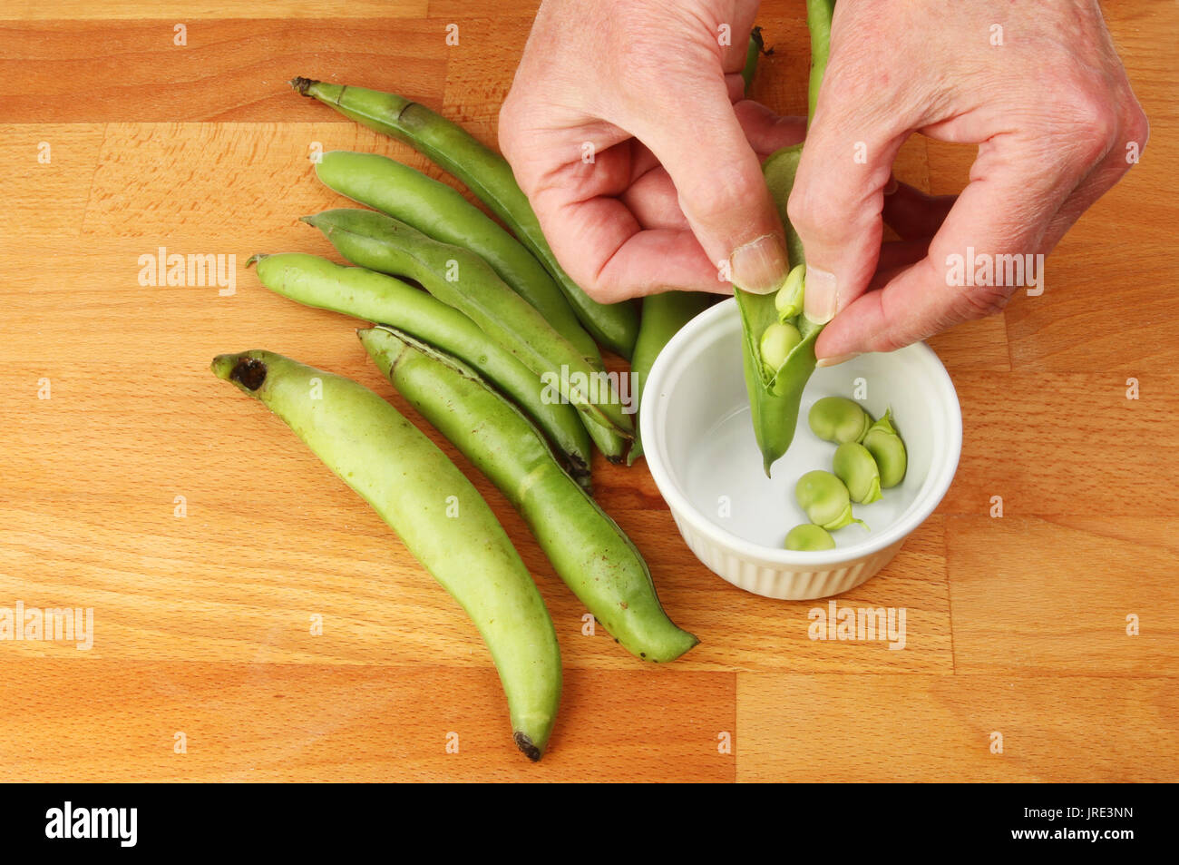 Shelling bean hi-res stock photography and images - Alamy