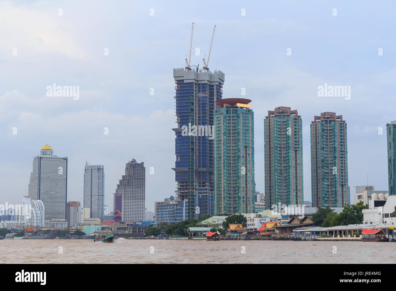 high building in city Stock Photo - Alamy