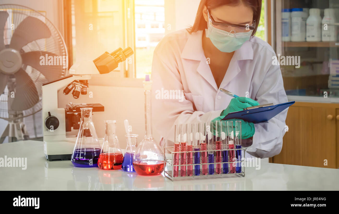 Medical researcher working in laboratory hi-res stock photography and ...