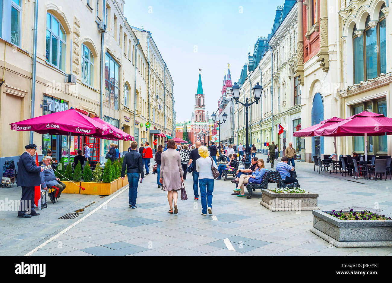Shopping street in moscow hi-res stock photography and images - Alamy