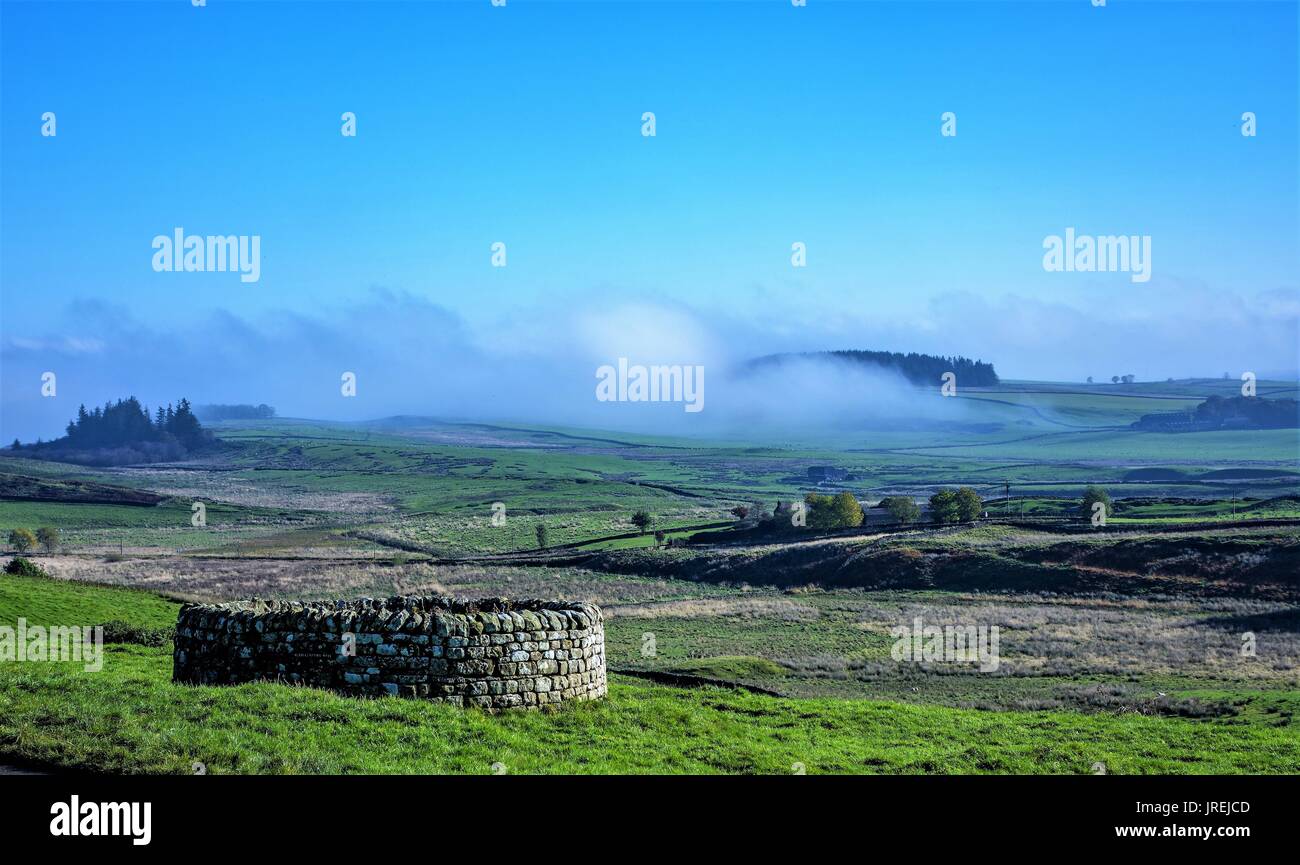 Roman soldiers and hadrian's wall hi-res stock photography and images ...