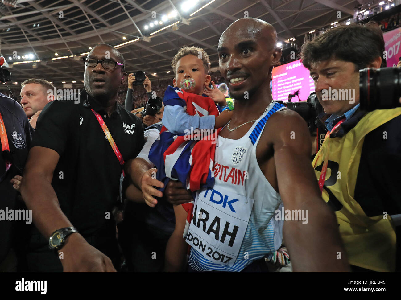 Mo Farah celebrates with his family during day one of the 2017 IAAF ...