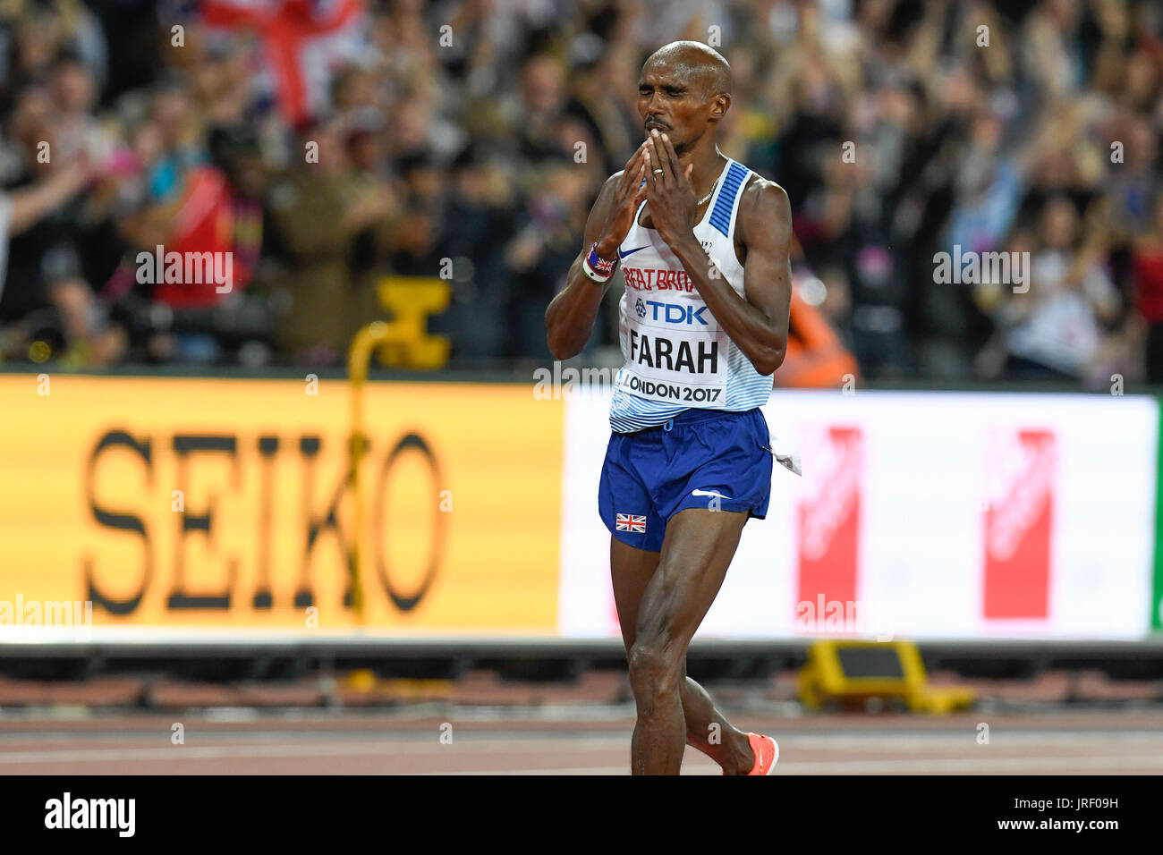 London, UK. 4th Aug, 2017. Mo Farah celebrates as he wins the men's 10 ...