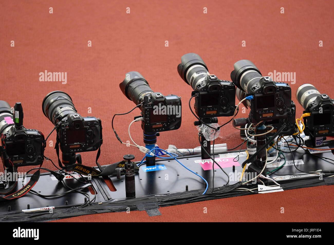 Finish line cameras hi-res stock photography and images - Alamy