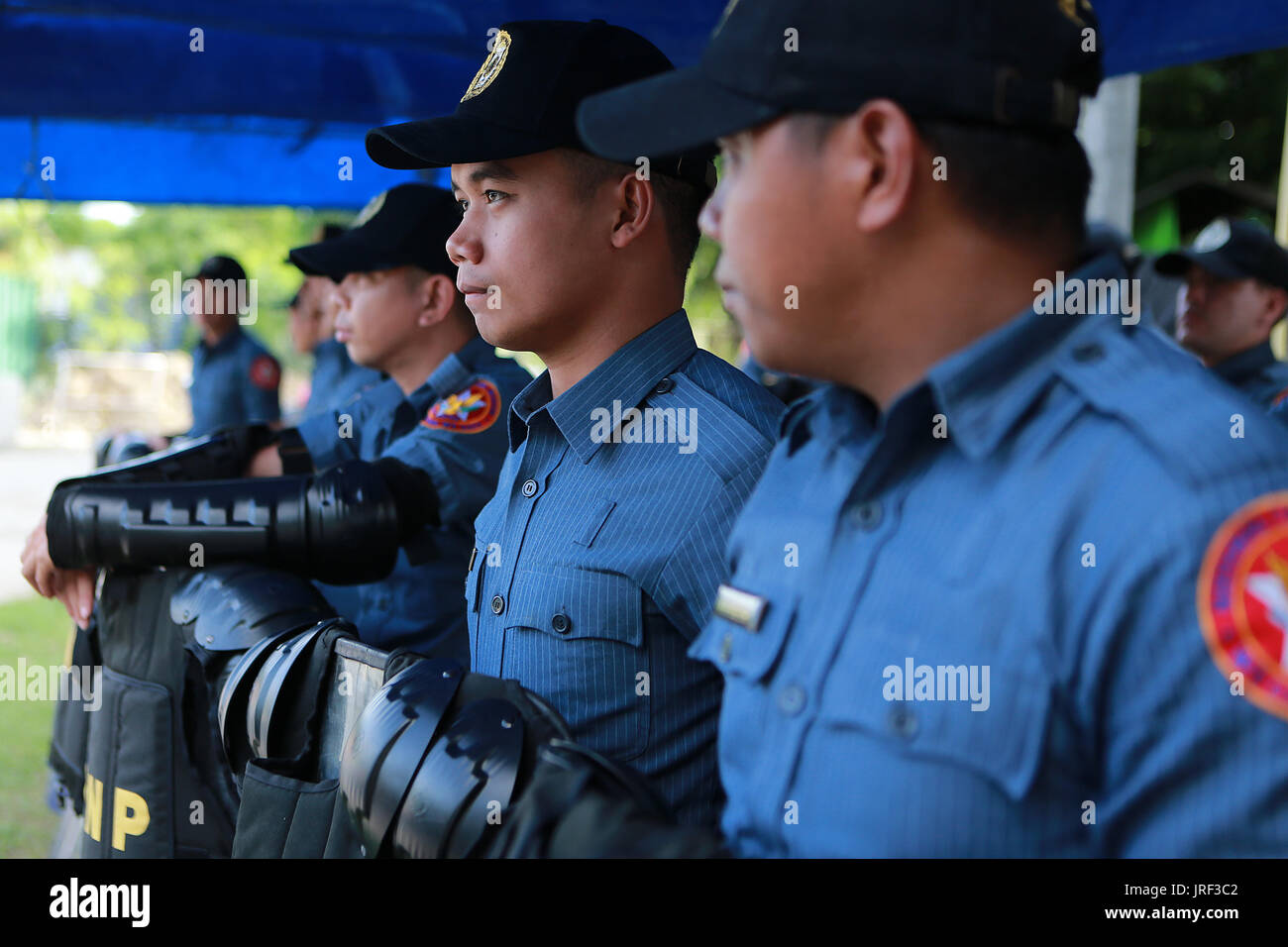 Police officers take position hi-res stock photography and images - Alamy