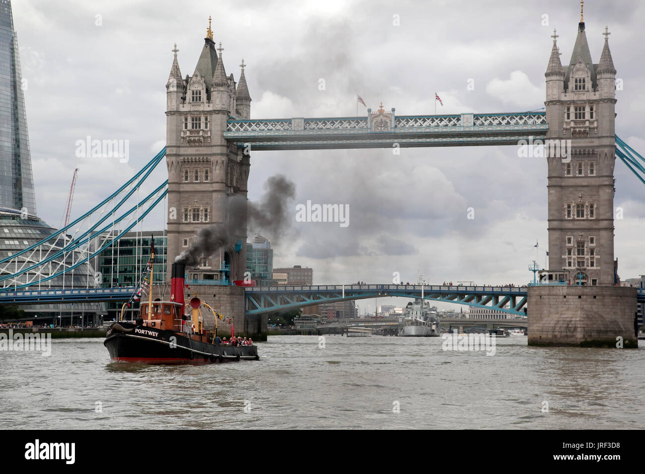 Tug tower bridge hi-res stock photography and images - Alamy