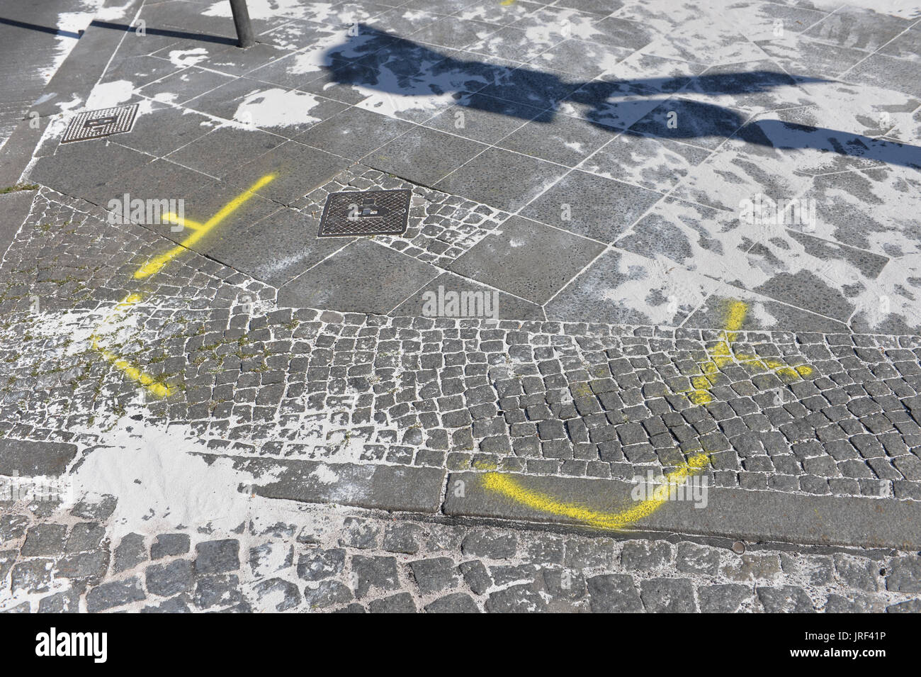 Crime scene markings hi-res stock photography and images - Alamy