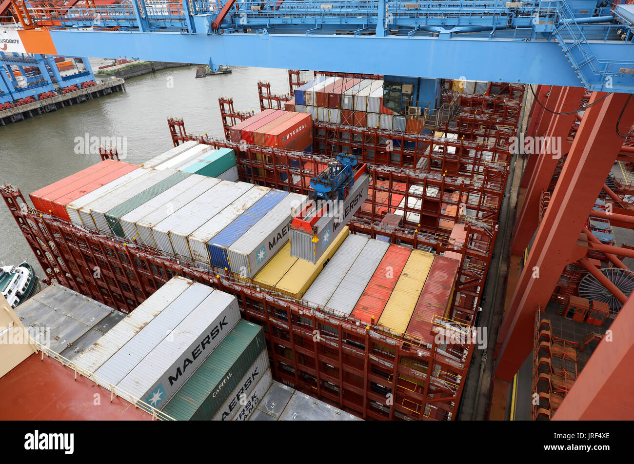 Hamburg, Germany. 05th Aug, 2017. The "Munich Maersk" container ship of ...