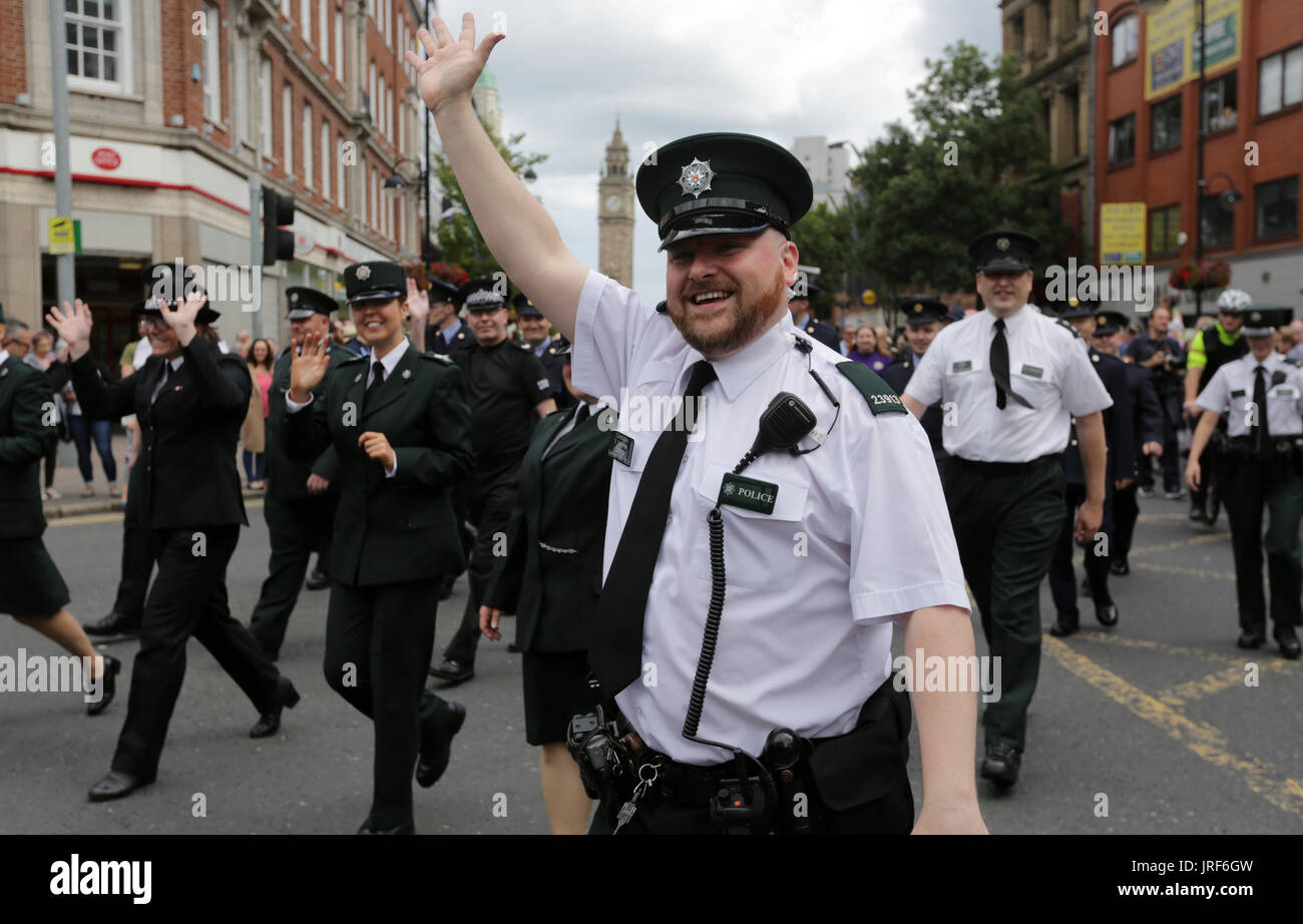 Gay service members in uniform hi-res stock photography and images - Alamy