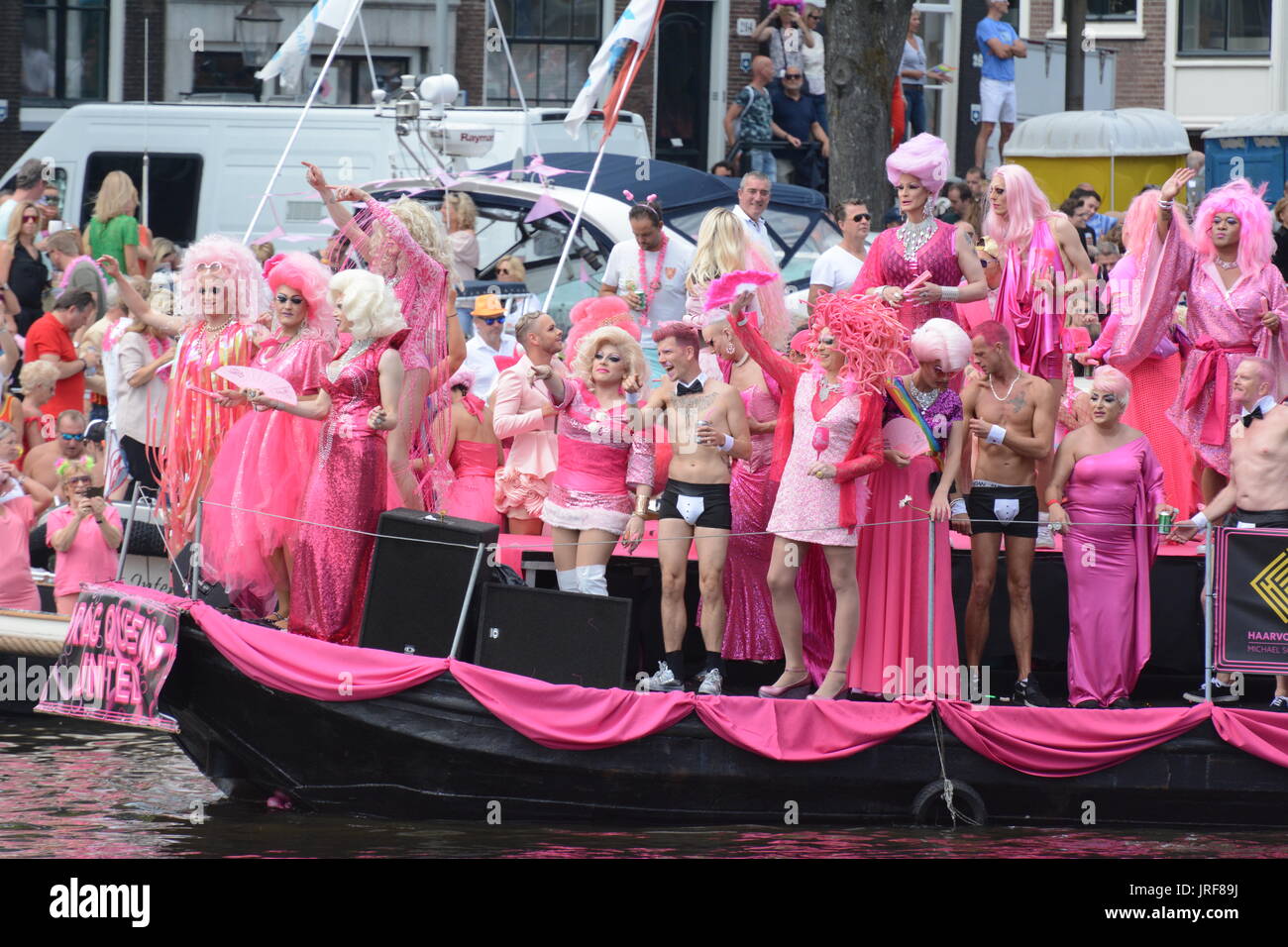 Carnival queens floats hi-res stock photography and images - Alamy