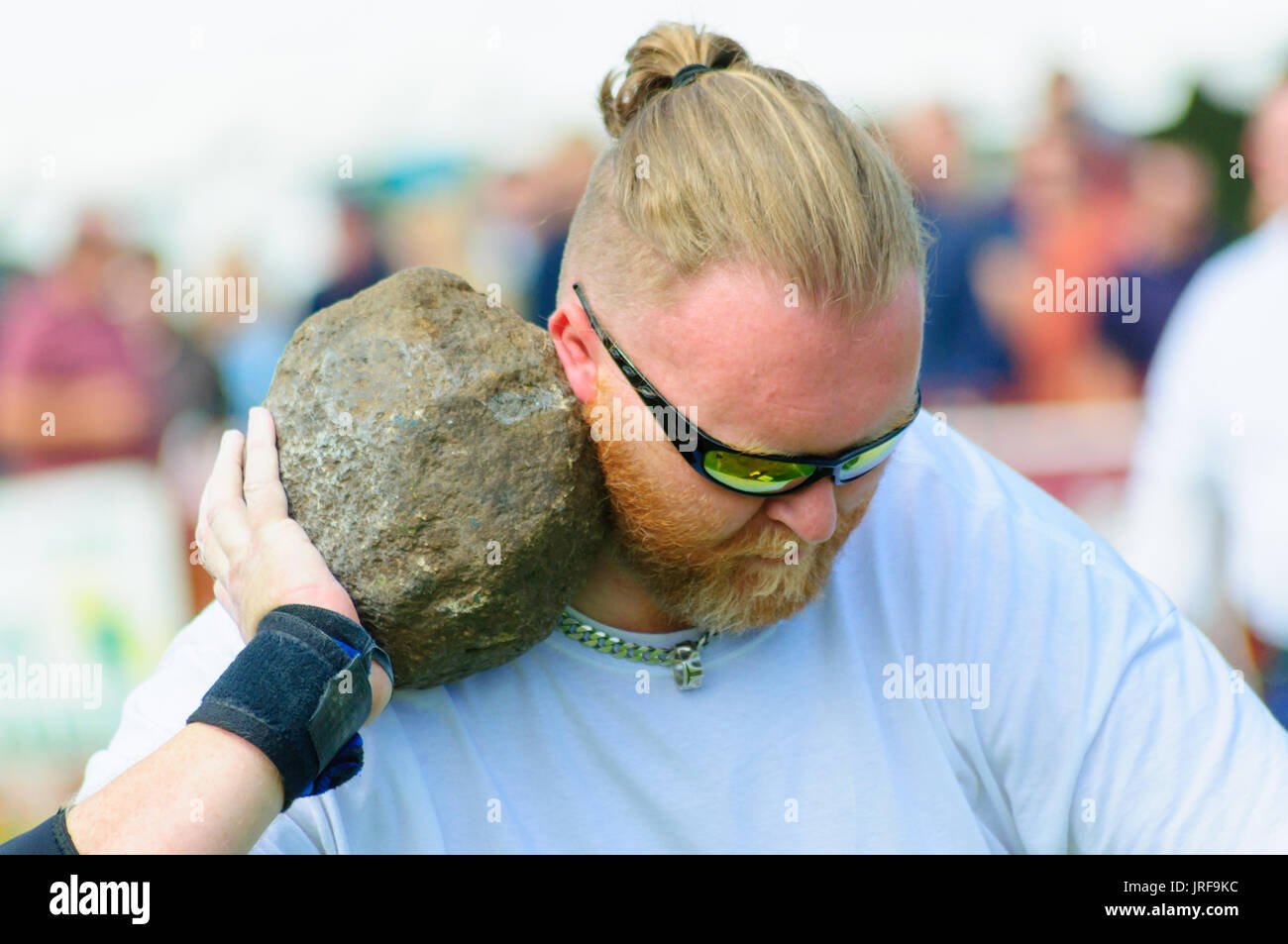 The stone throwing contest hi-res stock photography and images - Alamy