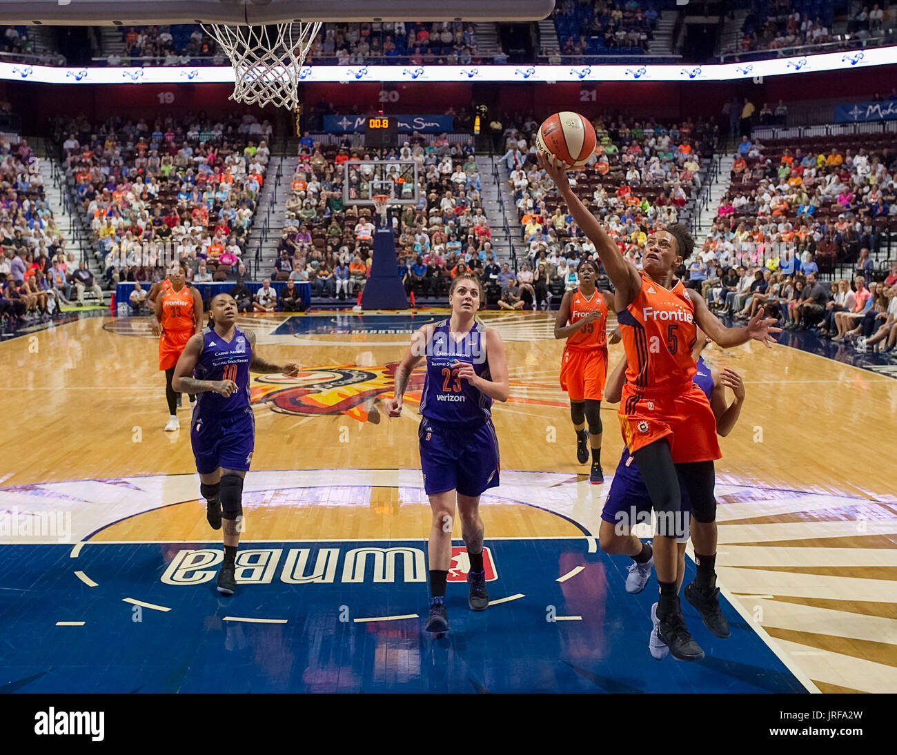 Wnba layup hi-res stock photography and images - Alamy