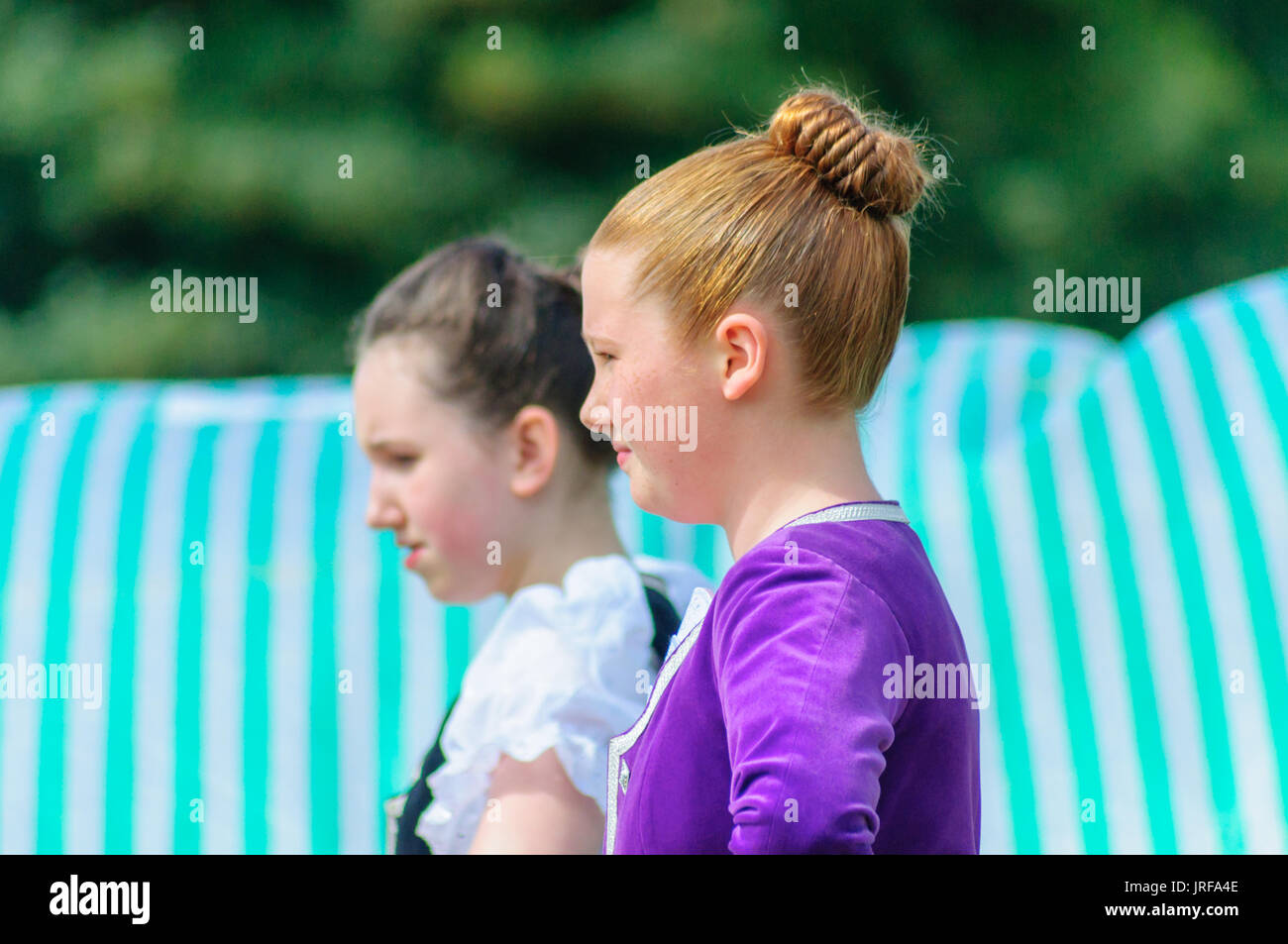 Dundonald, Scotland, UK. 5th August, 2017. Two young girls compete in ...
