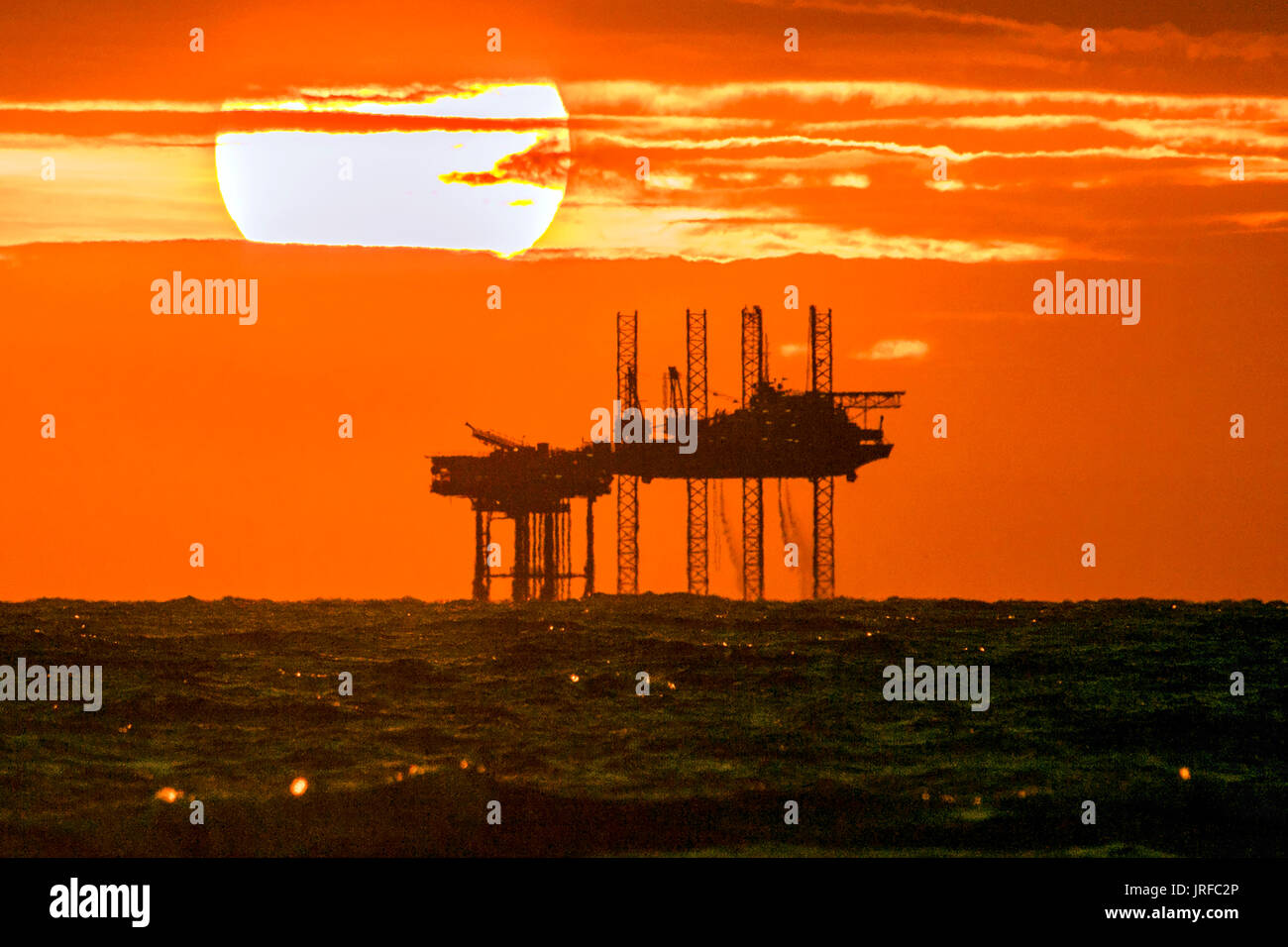 Sunset gas platform uk hi-res stock photography and images - Alamy