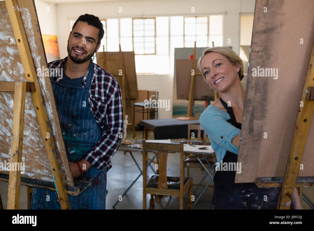 Artist panting hi-res stock photography and images - Alamy