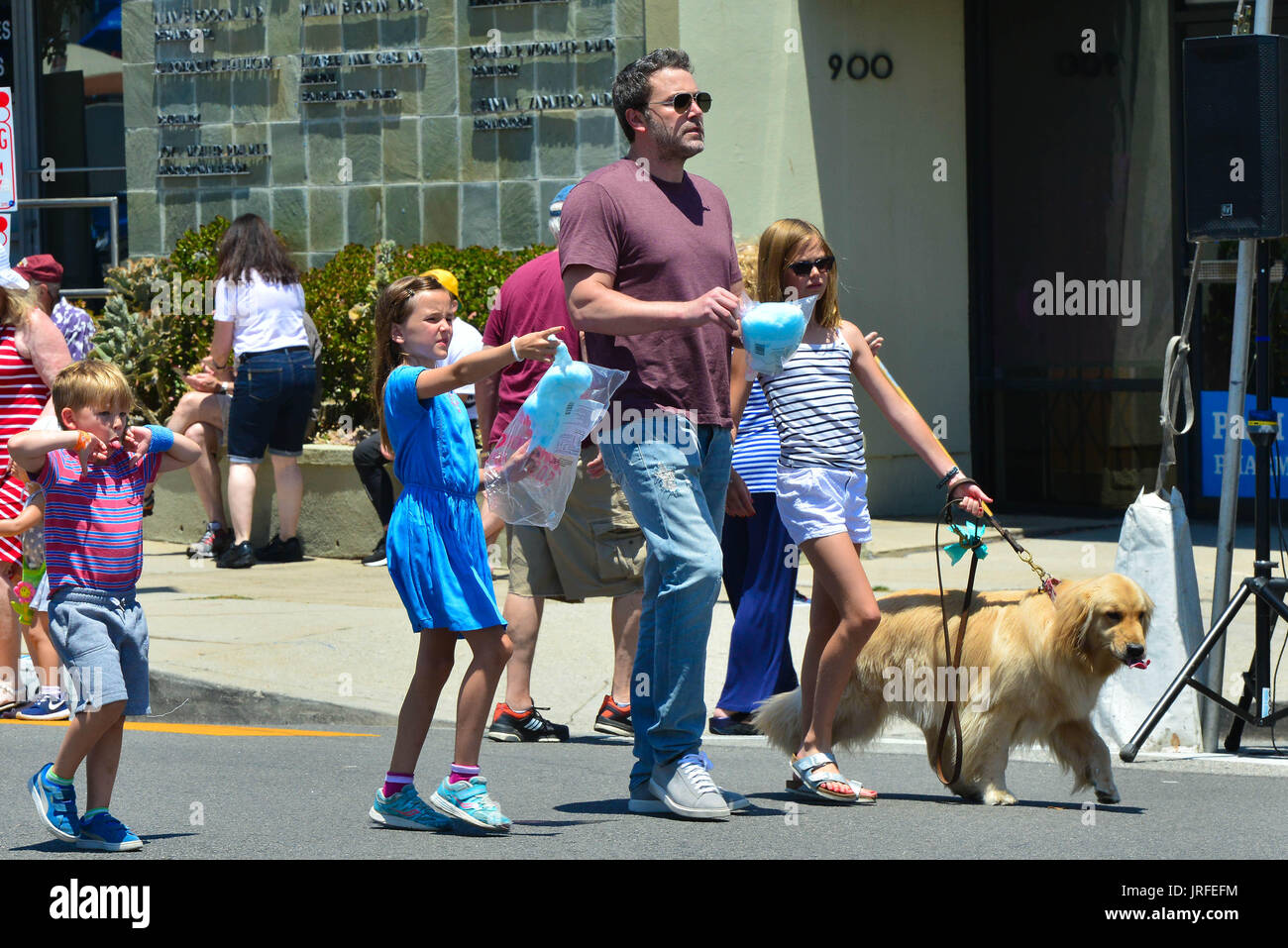Ben Affleck takes his three children to the Independence Day Parade ...