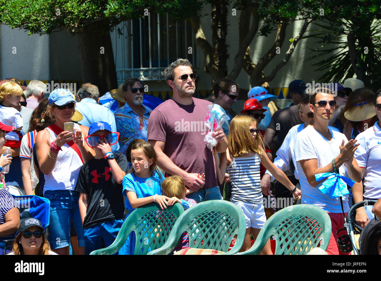 Ben Affleck takes his three children to the Independence Day Parade ...