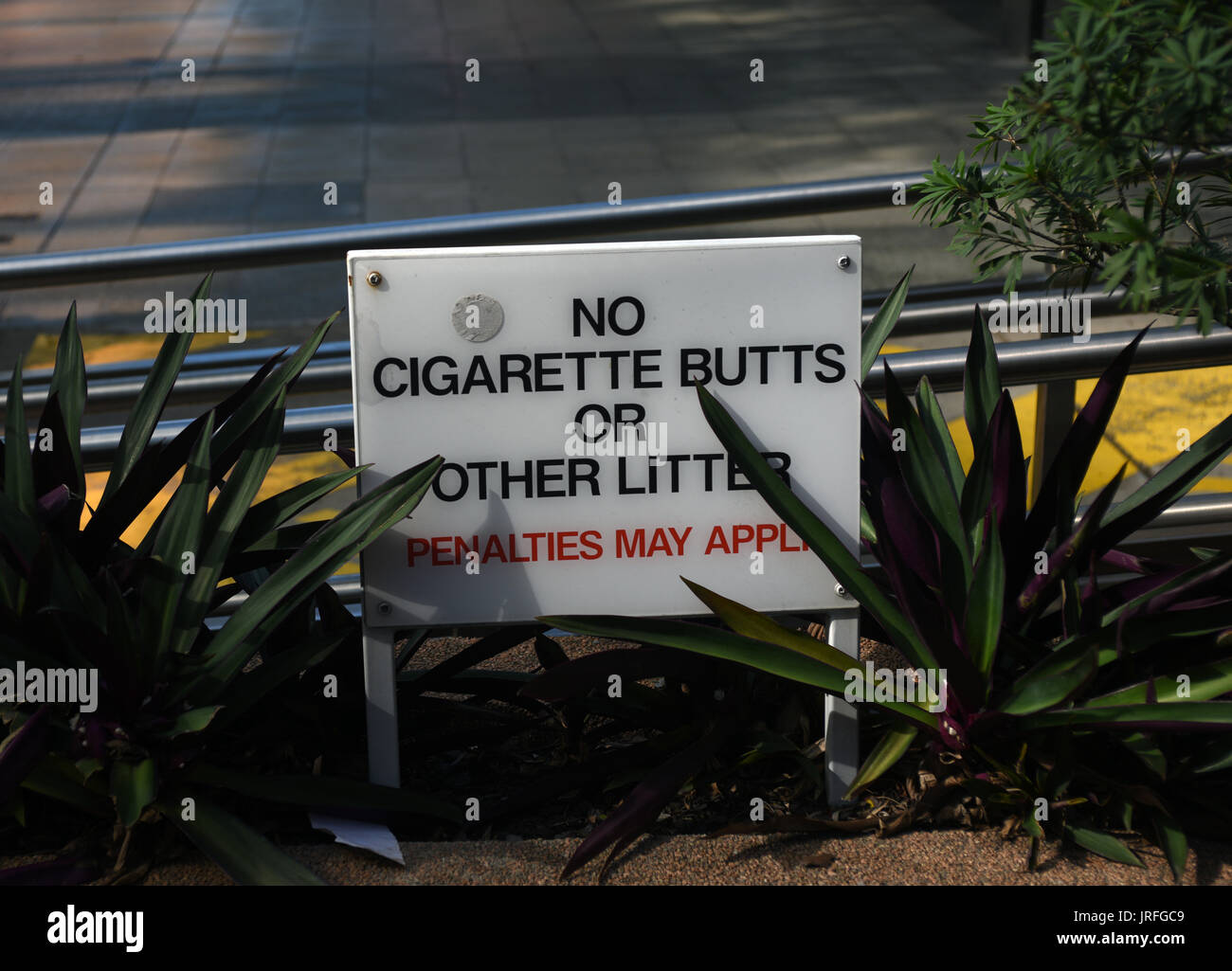 No smoking in building sign hi-res stock photography and images - Alamy