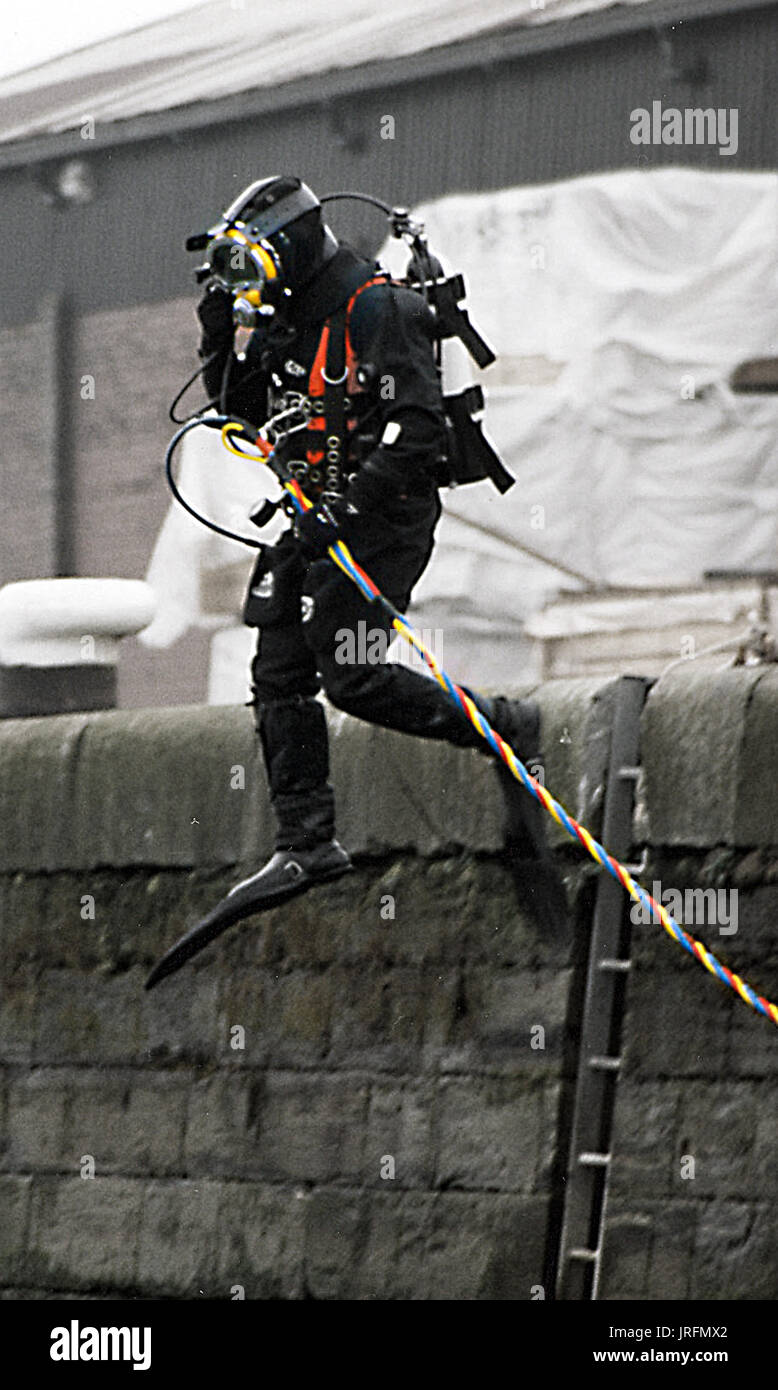 Underwater search team hi-res stock photography and images - Alamy