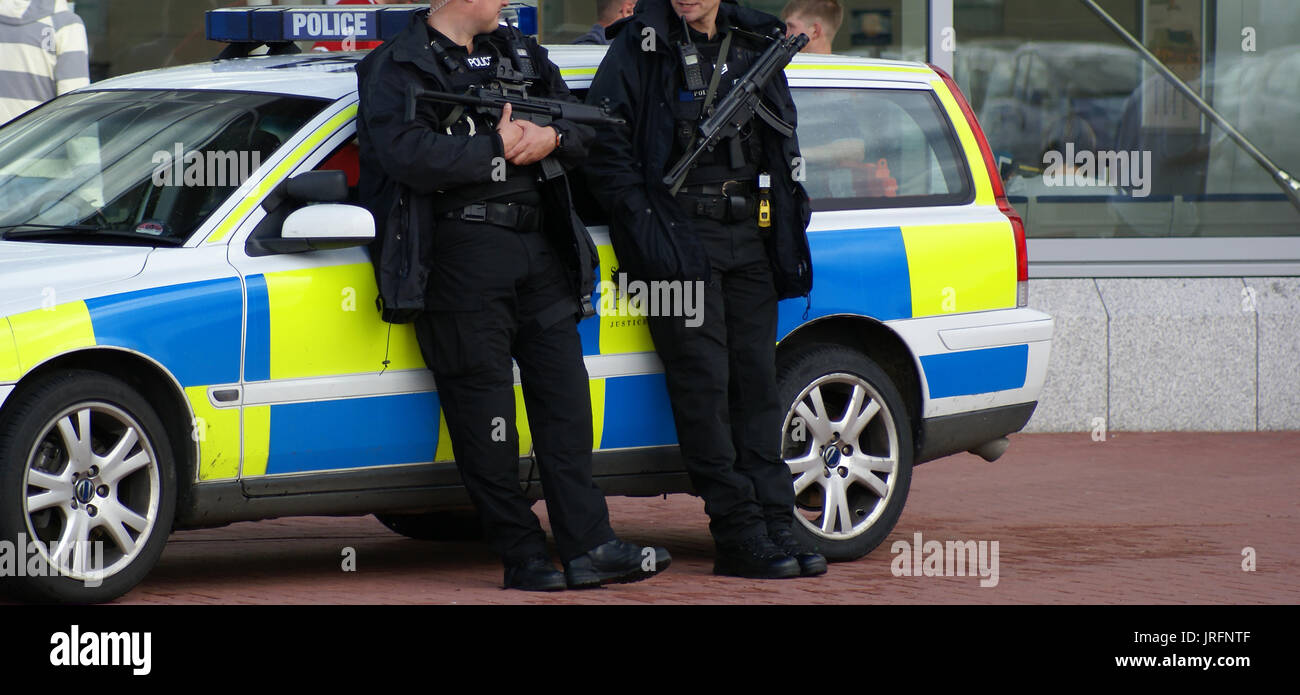 British police firearms officer hi-res stock photography and images - Alamy